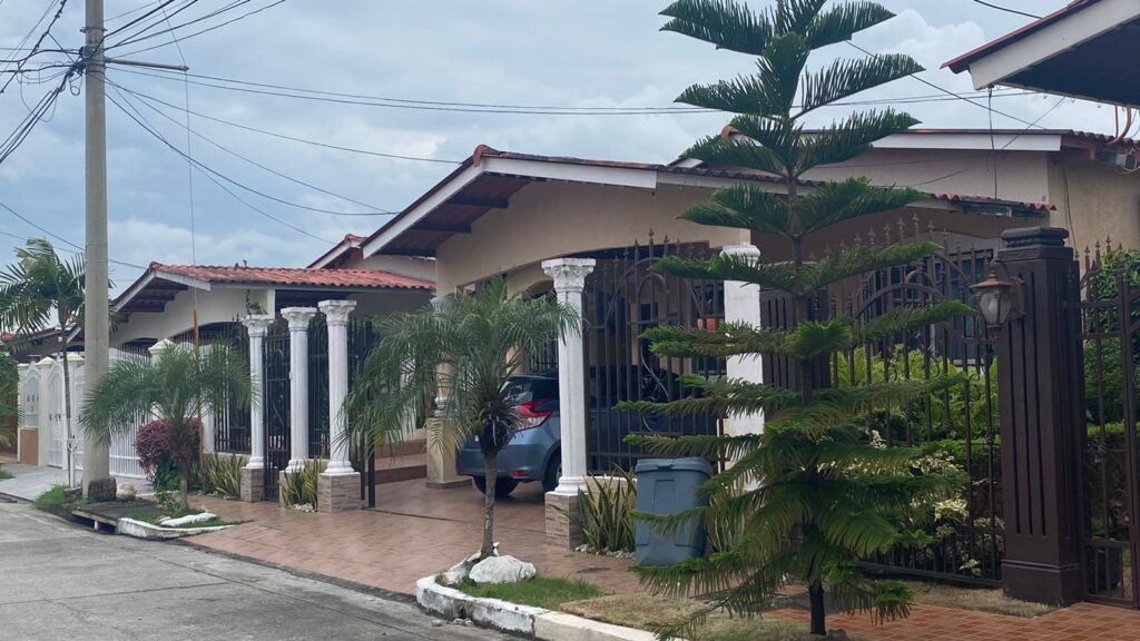 Bonita Casa en Quintas de Gratamira - MC Realtor Group